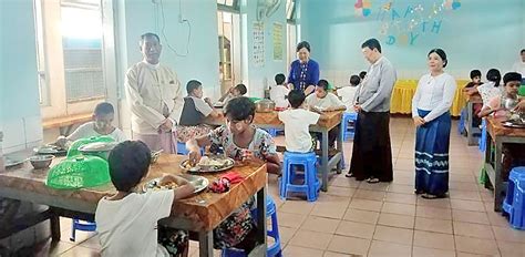 မြန်မာနိုင်ငံ အမျိုးသား လူ့အခွင့်အရေး ကော်မရှင် အဖွဲ့ဝင်များ အမ