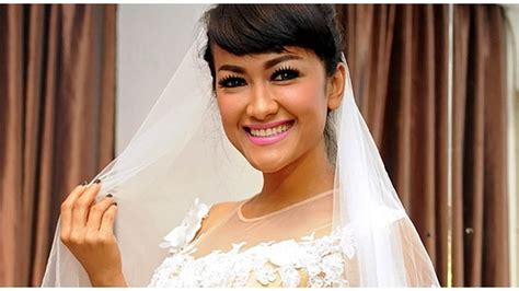 Kaget Guncangan Gempa Julia Perez Hampir Kabur Telanjang Lifestyle Fimela Com