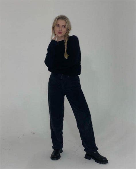 9 Gaya Kasual Dengan Celana Panjang Ala Anaïs Gallagher Idn Times