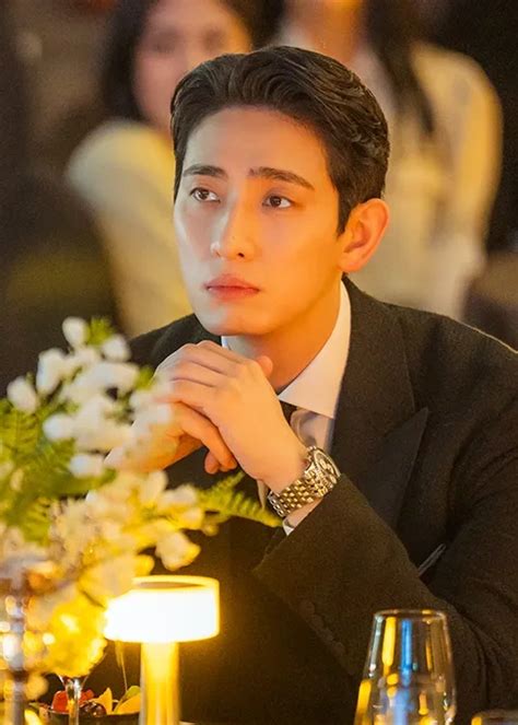 6살 연하 모델과 결혼해 모두를 놀라게 한 남자 배우 훅