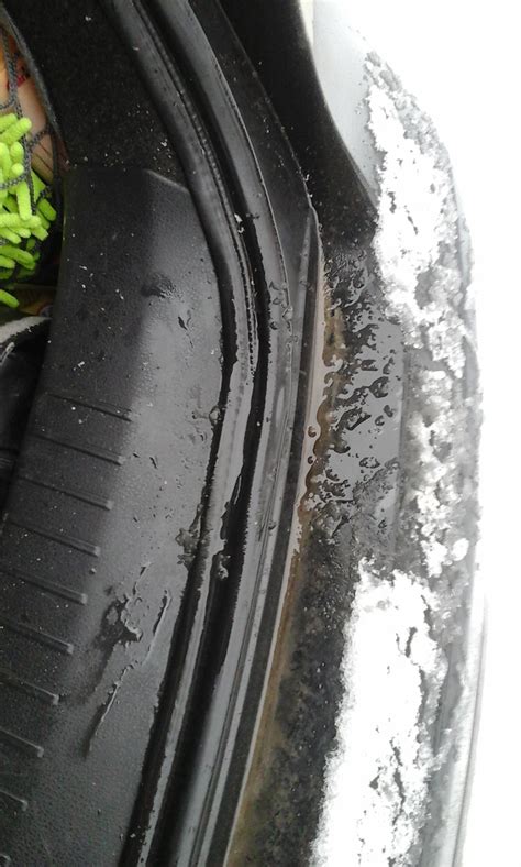 Скопление воды на уплотнителе в районе багажника — Nissan Qashqai (1G ...