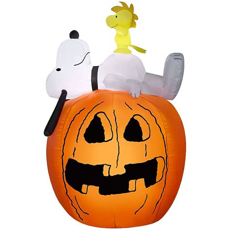 Gemmy Lighted Peanuts Worldwide Peanuts Snoopy Pumpkin Yard Decoration