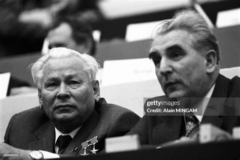 Konstantin Tchernenko Et Józef Czyrek Lors Du 24ème Congrès Du Parti