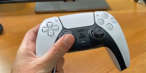 PS Dualsense gamepad by mal mať o hodiny vyššiu výdrž batérie ako