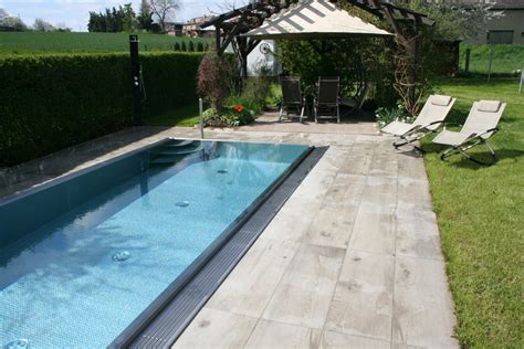 Outdoor Swimming Pool With Overflow Gutter Realizations Lepsod