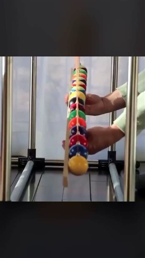 this pendulum effect is mesmerizing r oddlysatisfying