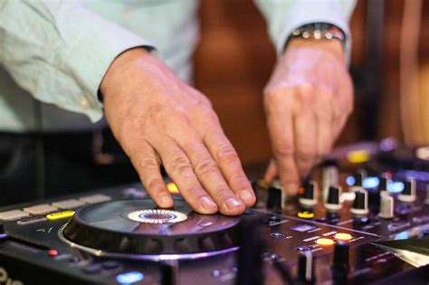 Dj Vs Live Band Which Is Right For Your Wedding
