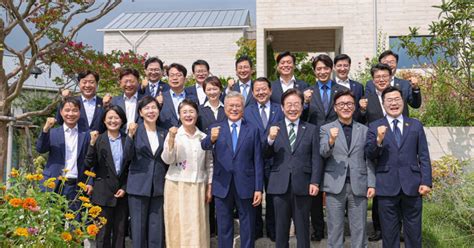 민주당 신임 지도부 평산마을 문 전 대통령 사저 방문 [뉴시스pic]