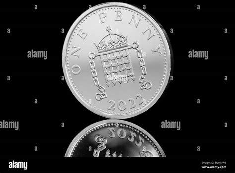 Reverse Side Of A 2022 Silver Proof One Penny Featuring A Crowned