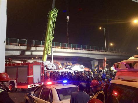 Three Dead In East Chinas Highway Overpass Collapse 2 Peoples