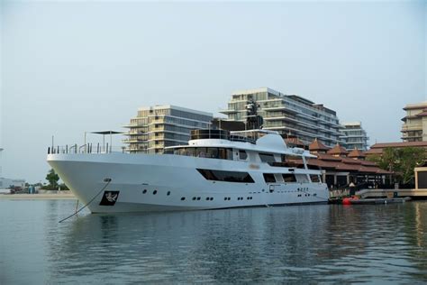 Custom Mega Yacht 54233 Luxury Motor Boat Rental Dubai Ae Sailo