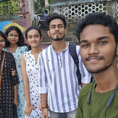 Ashish Ghosh 🇮🇳 🧡🤍💚 👀 Instagram