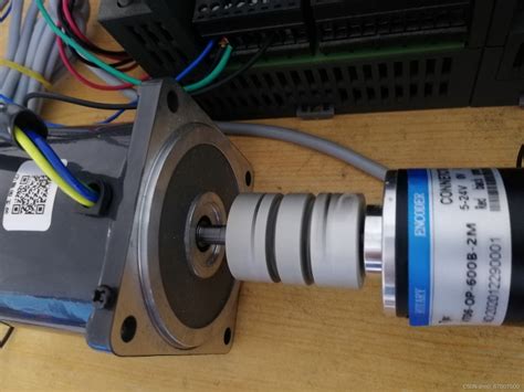 西门子smart200 实现电机恒速程序 编码器速度反馈到plcsmart200 用pid功能输出到变频器plc200smart做变频器