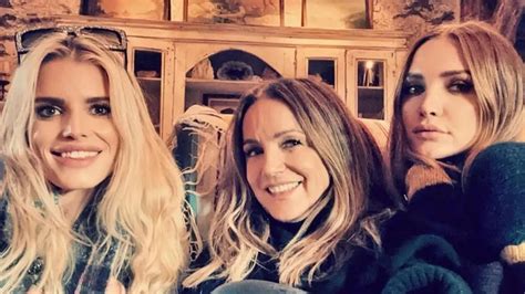 Inside Jessica And Ashlee Simpsons Aspen Trip Family Photos Gold Coast Bulletin