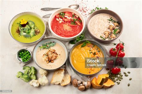 다양한 수프 재료 흰색 배경에 텍스트를 위한 공간이 있는 구성 건강에 좋은 음식 개념에 대한 스톡 사진 및 기타 이미지 개념 개념과 주제 건강한 식생활 Istock