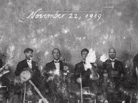 El Nuevo Vídeo De Coldplay No Hace Ningún Favor Al Single Que Acompaña Orphans Odi Omalley