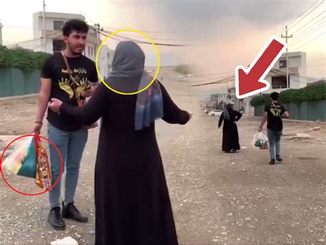 داوی مریشكی كردووه‌ به‌قه‌رز پیان نه‌داوه‌ سه‌یری بكه‌ چۆن دلخۆشی ئه