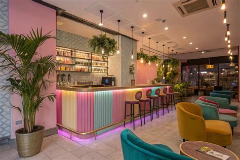 24 Vibrant Small Bar Ideas For Stylish Salons