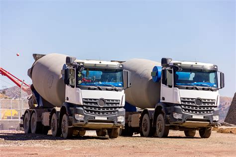 전송 트럭 콘크리트 믹서입니다 특별 한 구체적인 전송 트럭 콘크리트를 혼합 하 여 건설 현장에 수송 만들어집니다 시멘트 혼합기에 대한 스톡 사진 및 기타 이미지 Istock