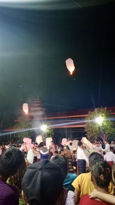 Myaingg တစ်ရွာလုံးပျော်ပျော်ပါးပါး မီးပုံပျံလွှတ် Facebook