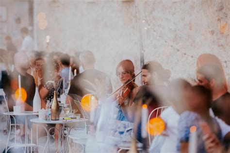 Gornji Grad S Pariškim štihom Sjajna Vina Pogled Na Krovove I Posebna Atmosfera