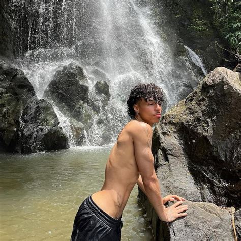 Larray Lyrics Songs And Albums Genius