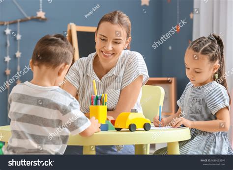 57745 Imágenes De Niñeras Imágenes Fotos Y Vectores De Stock