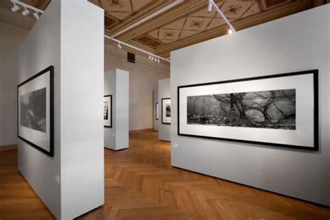 Portable Art Gallery Walls Easy Travel Gallery Wall 7 Steps To
