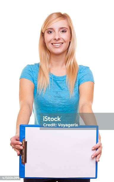 여자 대학 학자금 여자아이 고정함 클립보드가 및 포인트 개념에 대한 스톡 사진 및 기타 이미지 개념 개념과 주제 계획 Istock