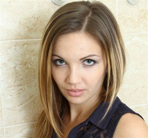 Linda Blink Biography Wiki Age Height Career Photos And More