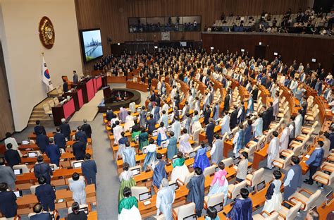 국회 정기국회 개회식 … 여 한복차림 · 야 상복차림 강대강 대치 예고
