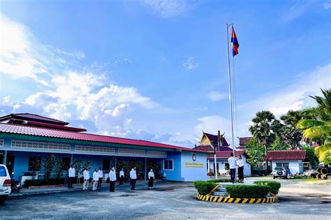 មន្ត្រីរាជការមន្ទីរសាធារណការ និងដឹកជញ្ជូនខេត្តកោះកុង គោរព ទង់ជាតិ ព្រះរាជាណាចក្រកម្ពុជា