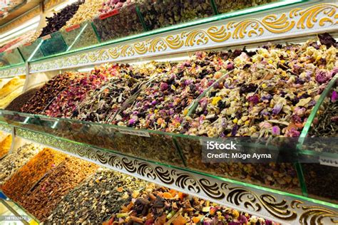 이스탄불의 터키 향신료 바자에서 다양한 허브 차와 과일 차 0명에 대한 스톡 사진 및 기타 이미지 0명 가격 과일 Istock