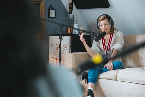 Elizabeth Banks Returns — Armchair Expert