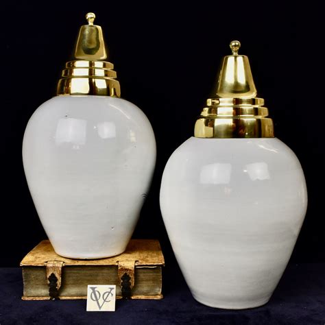 Twee Blauw Witte V O C Tabakspotten In Delfts Aardewerk Pompadoer And Rappee Hart