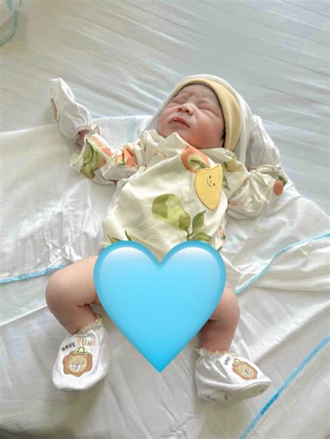 Poe Kyar Phyu Khin Poe Kyar Phyu Khin ဆိုင်းမိုင်