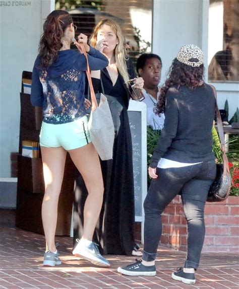 Eiza Gonzalez Shows Off Her Ass And Cameltoe In Shorts While Shopping