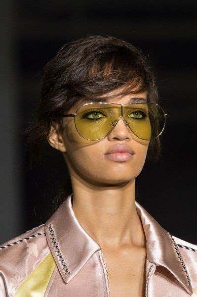 Pin Di Rosanna Quagliata Su •glasses Mania• Foto Di Moda Occhiali