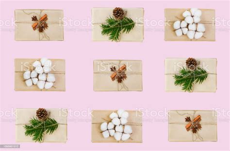 크래프트 페이퍼 래핑에 친환경 메리 크리스마스 선물 제로 폐기물 재사용 개념 자연 장식 과 지속 가능한 라이프 스타일 없음 사람 원활한 패턴 선물에 대한 스톡 사진 및 기타