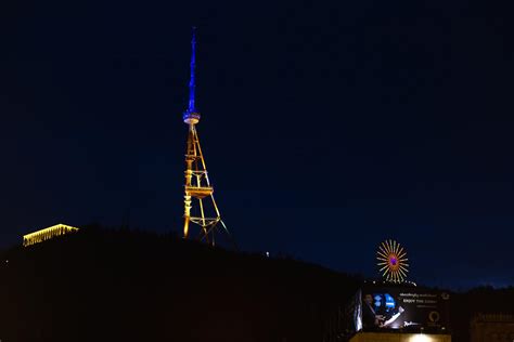 თბილისის ანძა უკრაინის დროშის ფერებში განათდა