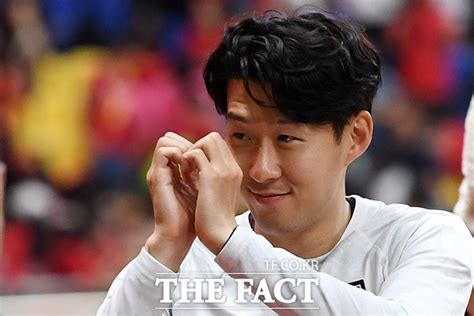 손흥민 패배에도 빛난 주장의 품격 [tf사진관] 포토 기사 더팩트