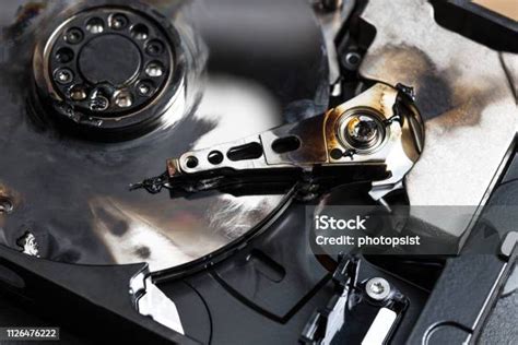 불에 Pc 노트북 하드 디스크 드라이브 깨진 Hdd Ssd 데이터 복구입니다 0명에 대한 스톡 사진 및 기타 이미지 0명 It 지원 Usb 메모리 Istock