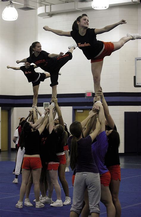 Middle School Cheerleaders Stunts