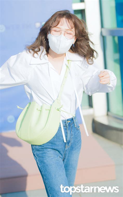 [hd포토] 레드벨벳 Red Velvet 웬디 이렇게 귀여운 연예인 처음 보는 듯 웬디의 영스트리트 출근길 네이트 연예