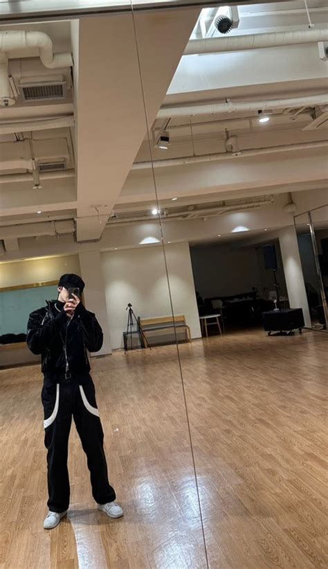 Lun8 On Twitter [ 카엘] 안녕하세요 루네이트 카엘입니다 저녁 시간이에요 여러분 빨리 저녁 드세요 밥을 잘 먹어야 해요 저두 밥 많이 먹고 키가 이만큼이나