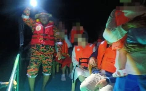 Bot Sangkut Di Pokok Nipah 14 Pelancong Terkandas 4 Jam Fmt