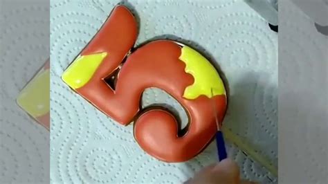 Пряник имбирный «Цифра 5» роспись айсингом [мастер-класс] | Enamel pins ...