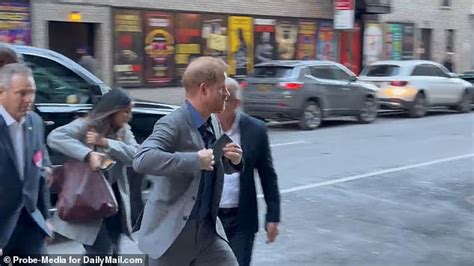 Ok ვრცელდება ექსკლუზიური კადრები პრინც ჰარის შეიარაღებული პიროვნება