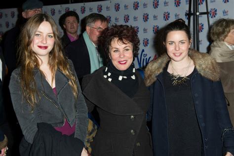 Going On A New Mindfulness Retreat With Comedian Ruby Wax