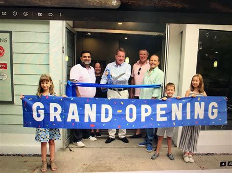 Hampton Eats Unites Local Bites In One East Hampton Space